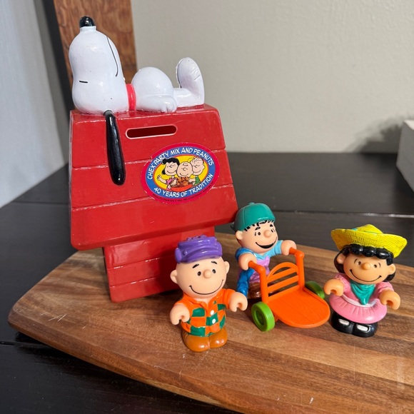 Toys | Peanuts Snoopy And Friends Playset Bank And Figures | Poshmark